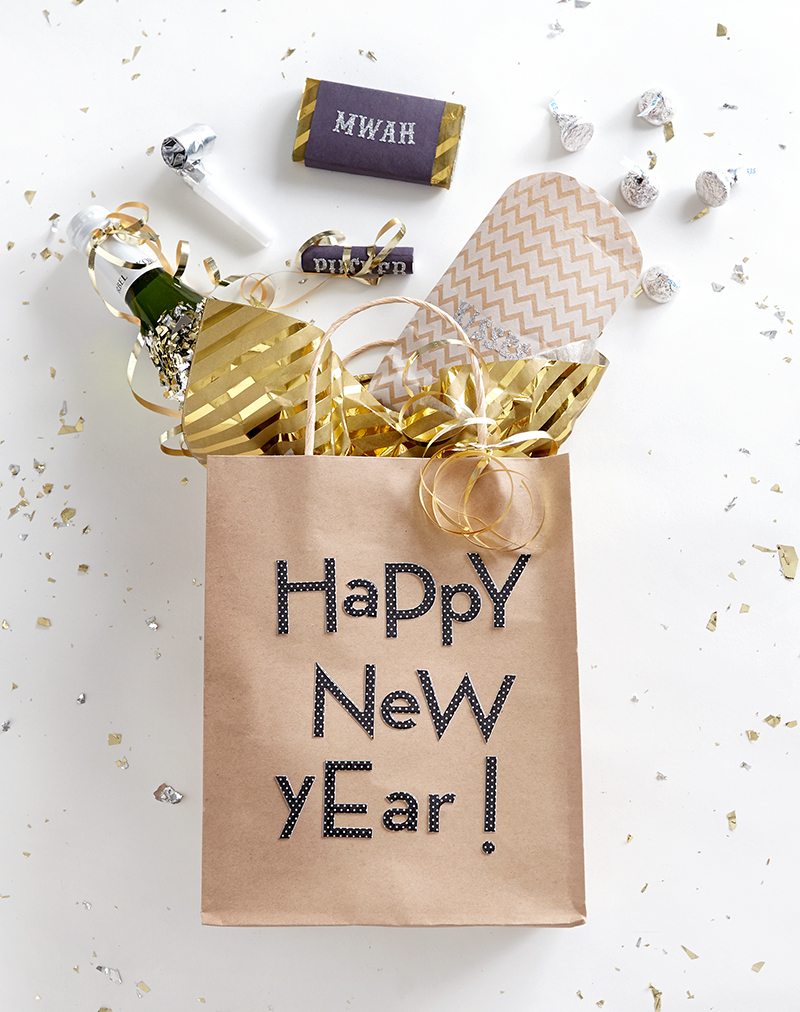 DIY New Year's Eve Party Favors - Shari's Berries Blog DIY New Year's Eve Party Favors - Shari's Berries Blog